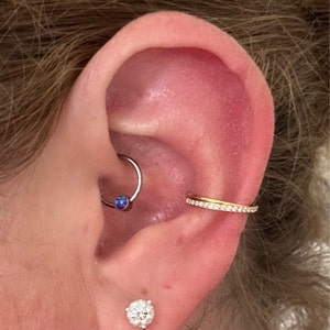 ASTM F136 Titanium Gem and Smooth Crossover Conch Clicker Hoop, 12mm ...