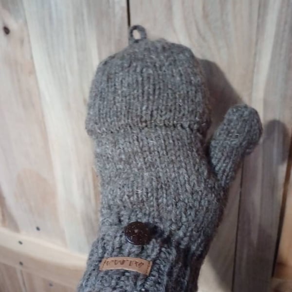 100% Genuine Soft Lamb Wool - Women's Cosy Herd of Sheep Design - Hand Knitted Jumper - Nordic ...