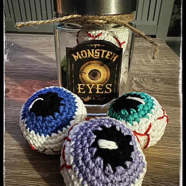 Crochet Devil's Heart Keychain Pattern, Heart Bat Keychain Pattern ...