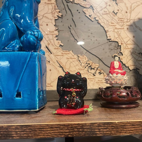 Japanese Lucky Cat Statue Maneki Neko, Beckoning Waving Cat for ...