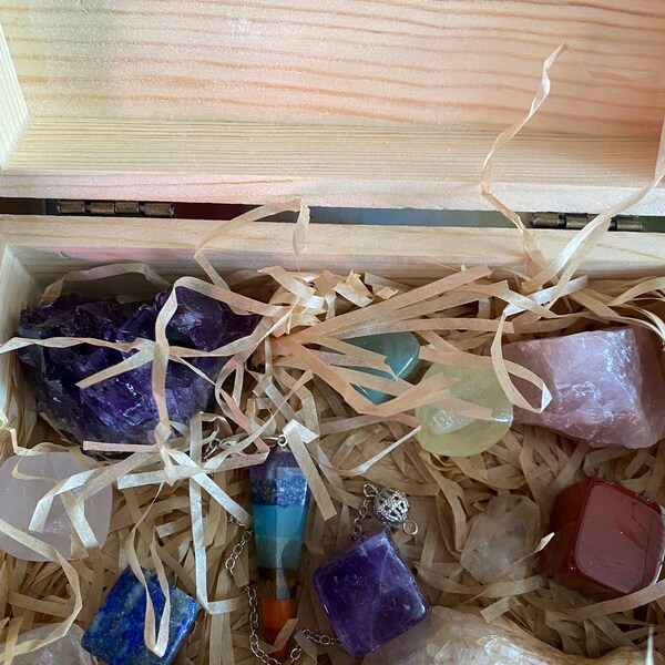 11 Pieces Healing Crystal Wooden Box Set - Seven Chakra Crystal Set ...