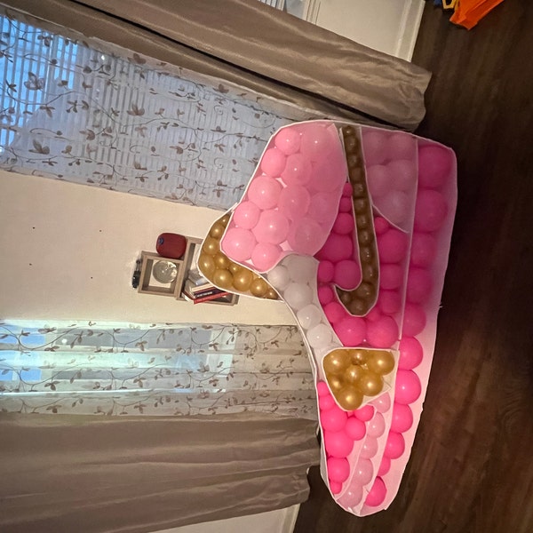 Sneaker From Balloons, Shoe Mosaic From Balloons, Décor Ideas, Mosaic ...