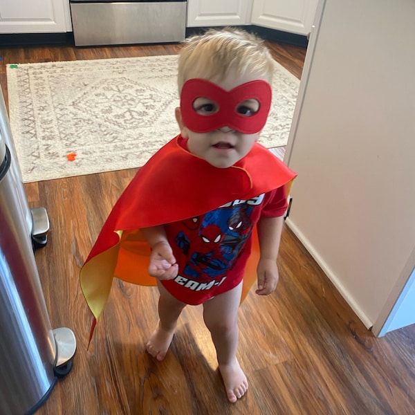 Make Your Own Cape DIY Superhero Cape Decorating Kit. Super Hero Party ...