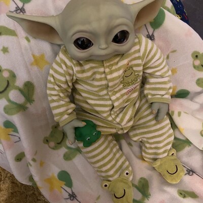 Green Alien Mandalorian Baby - Etsy