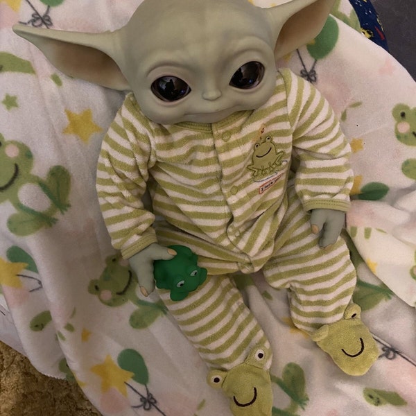 Green Alien Mandalorian Baby - Etsy
