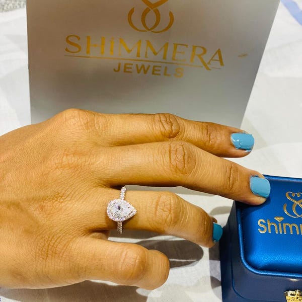 6 Prong Round Shape Solitaire Engagement Ring Round Shape Side Stone ...