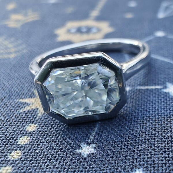Twisted Radiance: 3.63 Carat Radiant Cut Moissanite in Sterling Silver ...