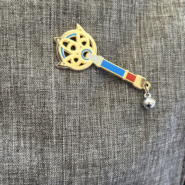 Final Fantasy Weapons Enamel Pins - FF7 Buster Sword - FF8 Gunblade ...