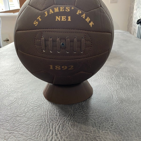 Watford Old Fashioned Style Display Football With Stand. VICARAGE ROAD ...