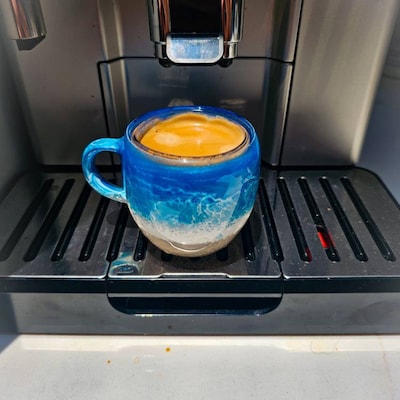 BLUE WAVES Beach Inspired Coffee Mug, Hand Poured Resin Art, Beach Mug ...