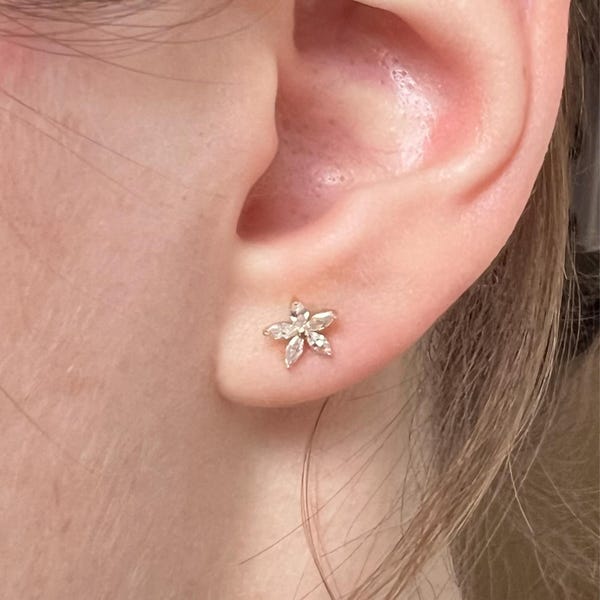 14K Gold Flower Threadless Push Pin Labret Stud/cartilage Earring ...