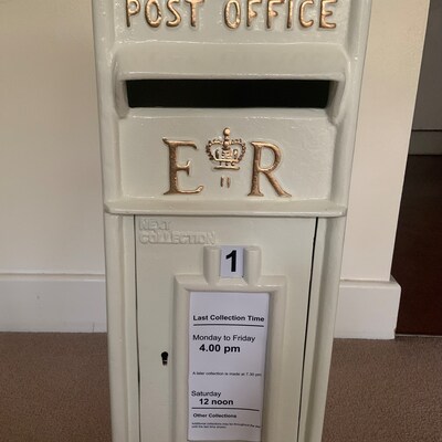 Elizabeth Regina Red ER Post Box - Etsy