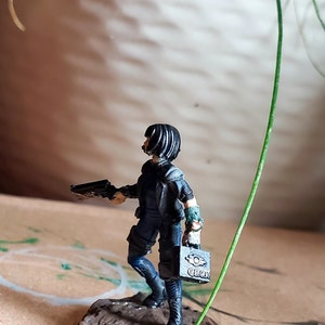 Shadow Dress / Cloak 40mm Miniature sculpted by C27 - Etsy