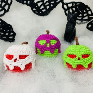Mini Poisoned Apple CROCHET PATTERN / Skull Apple Keychain PDF - Etsy
