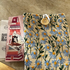 Blue Beige Daisy Embroidered Book Sleeve, Kindle Sleeve, Ereader Cover ...