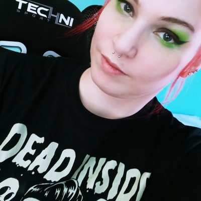 Dead Inside Shirt // Goth Grunge Skull Skeleton T-shirt - Etsy