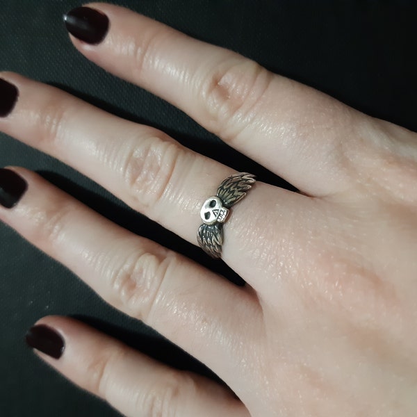 Mini Taphophile Ring in Sterling Silver Memento Mori Skull - Etsy