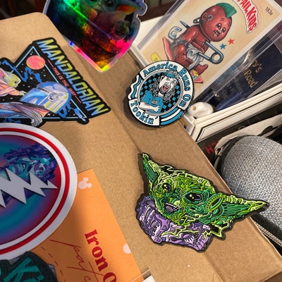 Twiddle Pigeons Playing Ping Pong Pin Gatsby X Pigeon - Etsy