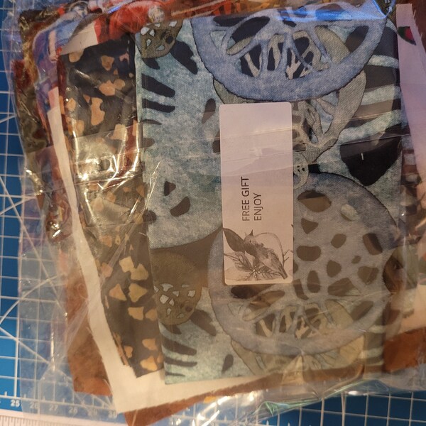 80 Fabric Scraps Pieces for Quilting Sewing Doll Clothes Bows Atr Mixed ...