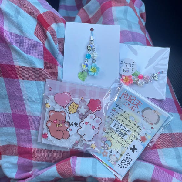 Tropical 2000s Summer Hibiscus Phone Charms, Cute Beach Themed Unique ...