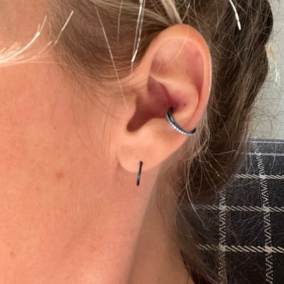 ASTM F136 Titanium Gem and Smooth Crossover Conch Clicker Hoop, 12mm ...