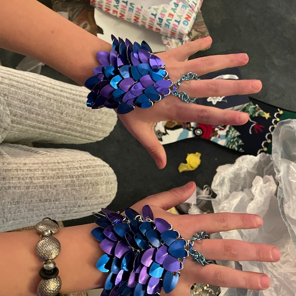 Scalemail Handflowers - Slave Bracelets - Dragonscale Hand Bracelets ...