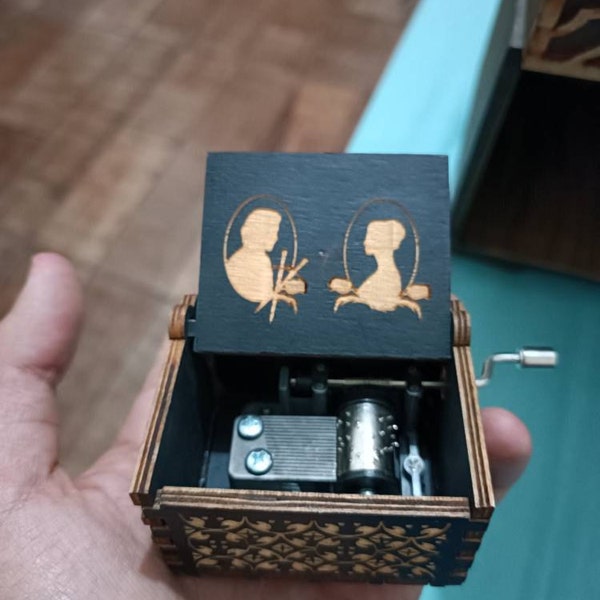 Outlander Sassenach Music Box: Skye Boat Song, Custom Engraved Gift - Etsy