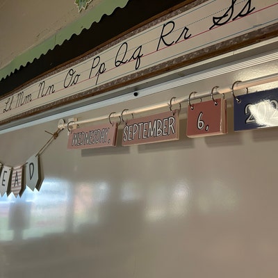 EDITABLE CLASS SCHEDULE Pastel Flower Retro Classroom Time Table Visual ...