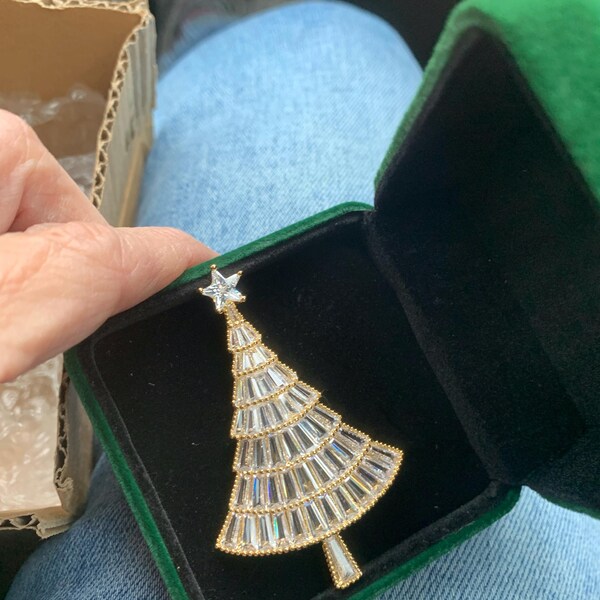 Handcrafted Freshwater Pearl Flower Brooch - Elegant Wedding Gift ...