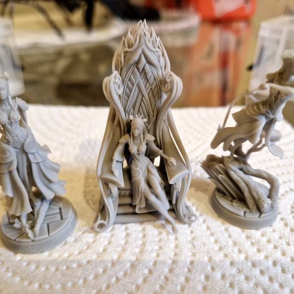 The Baroness | Young Female Elf Noble Mini | 32mm & 74mm Model ...