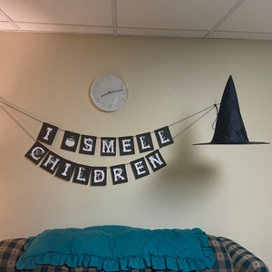 I Smell Children Hocus Pocus Halloween Party Garland, Ready to Hang ...