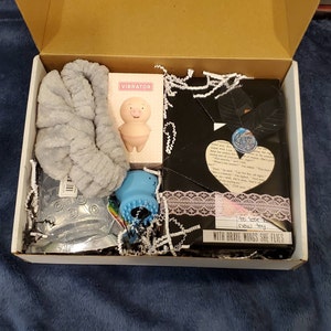 Extra Large Blind Date With a Book Box, 2 New Books in Genre of Your ...