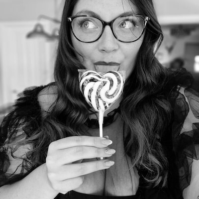 Black & White Love Heart Lollipops, Halloween Lollies, Candy Lollies ...