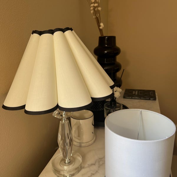 Small Wooden Pleated Table Lamp, Fabric Shade 110-240V for Bedroom ...