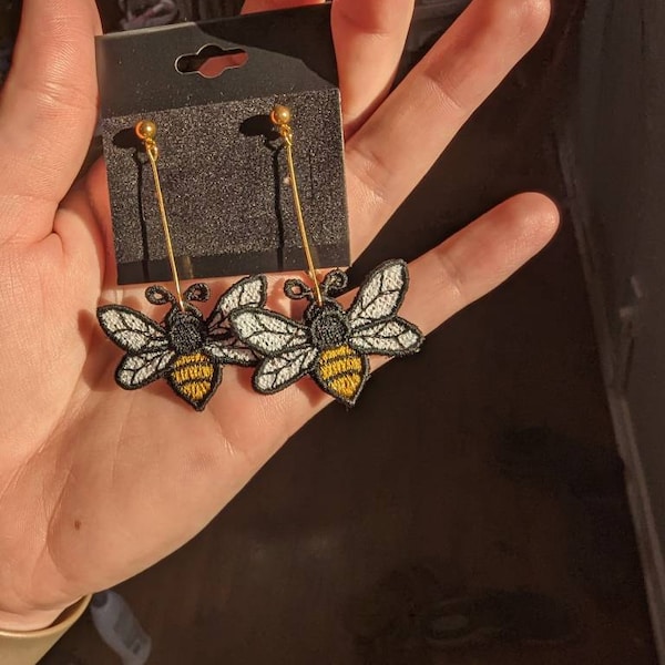 Mini Bee Embroidery Design FSL Bee Machine Embroidery Free Standing ...