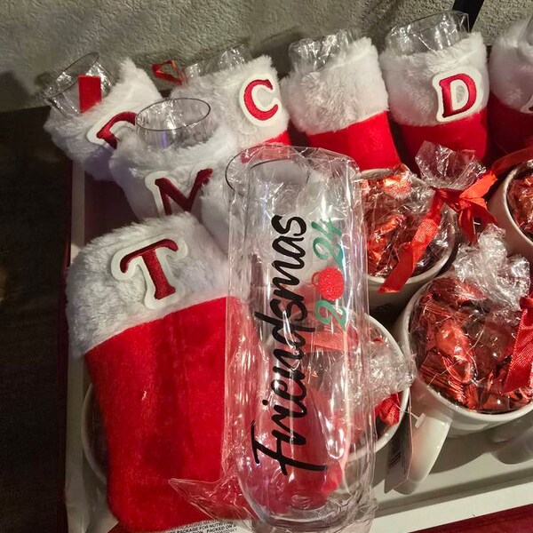 Friendsmas Wine Glass Plastic, Happy Friendsmas Champagne Flutes ...