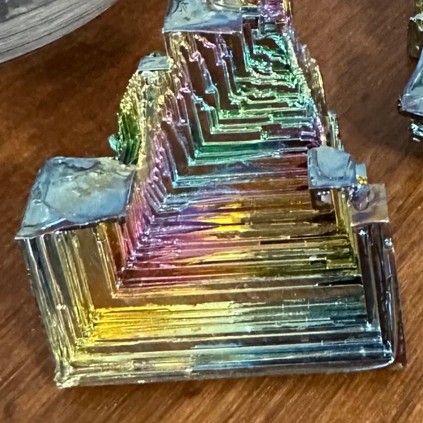 Beautiful Giant Colorful Bismuth Crystal - Quantity - 1 - Size - 11.5cm ...
