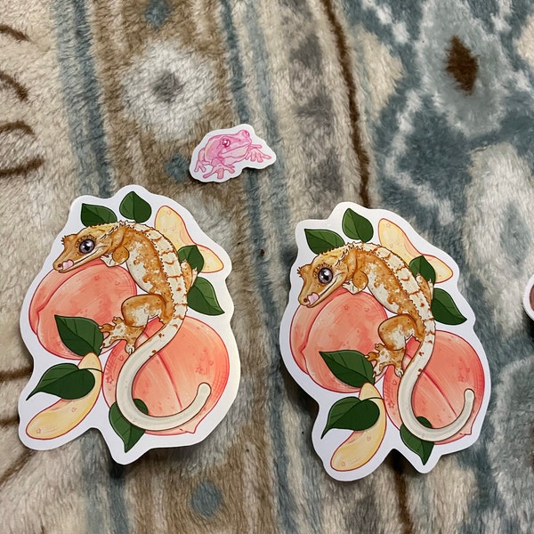 Crested Gecko With Peaches Sticker | Reptiles | Vinyl Glossy ...