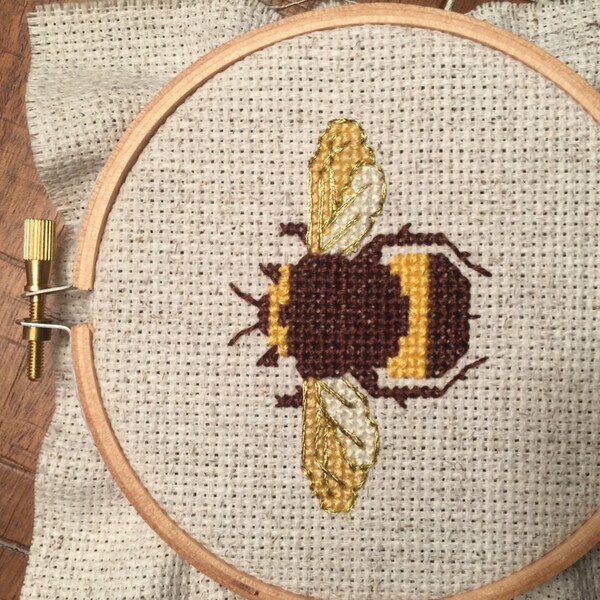 Bee Cross Stitch Pattern, Bee Embroidery, Mini Cross Stitch, Sewing ...