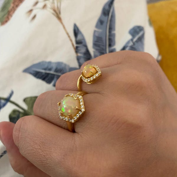 Natural 5 Carats Round Snow Opal, Opal With Full Fire Round Opal ...