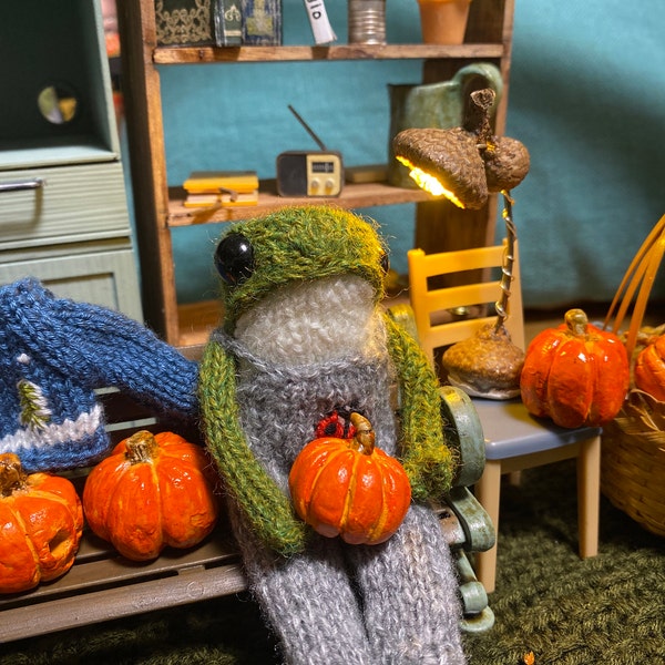 Knitted Frog in Dress Knitted Frog in Sweater Movable Froggy Frog and ...