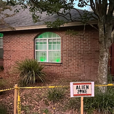 Area 51, Alien Signs, Alien Party, Printable Signs, Warning, Alien, UFO ...