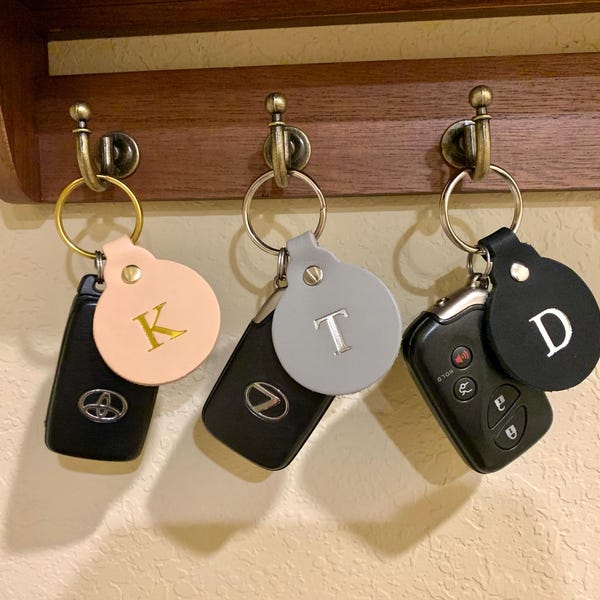 Custom Leather Circle Keychain. Monogrammed Personalized Full Grain ...