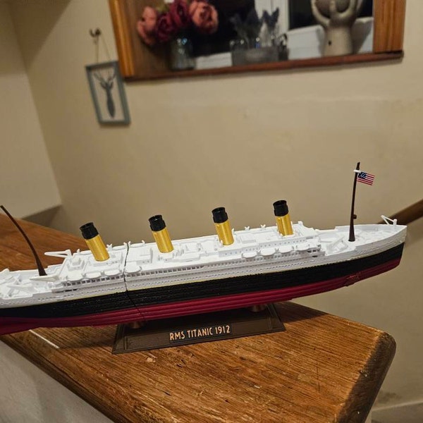 Titanic Submersible Model: Floating or Sinking With Glow-in-the-dark ...
