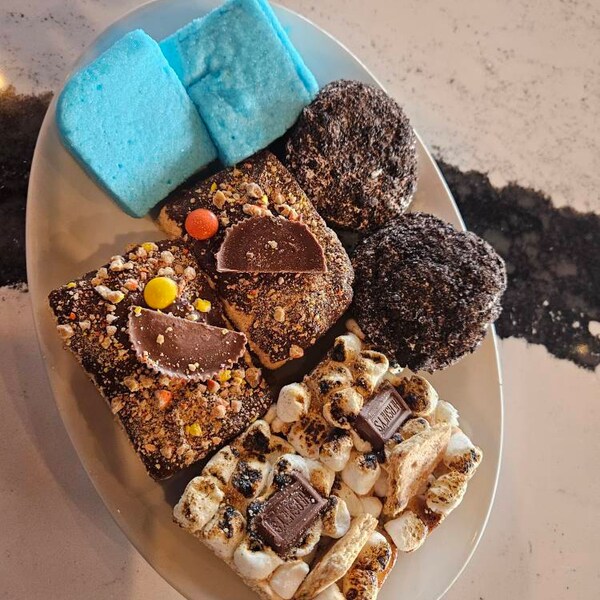 9ct Lucky Fluff, Vanilla Mint Marshmallow Dipped in White Chocolate ...