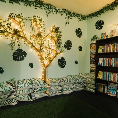 New Unique Wooden Tree Bookcases, Rustic Tree Branch Bookshelves ...