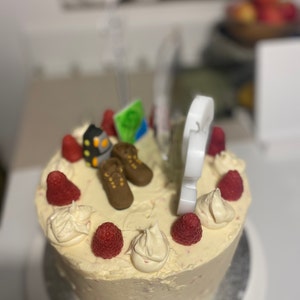 Fondant Man Sat in Arm Chair Cake Topper,bespoke Man or Women,sugar ...