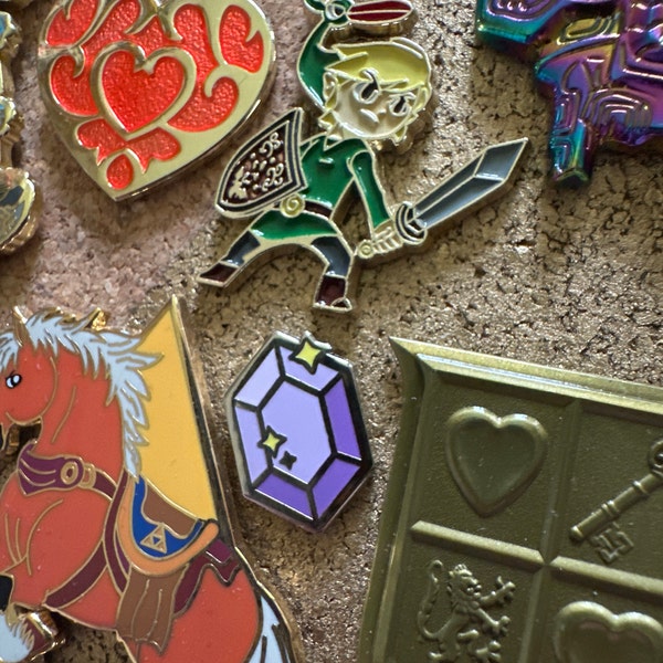 Legend of Zelda Item Key Chain and Enamel Pins Series 1 | Nintendo ...