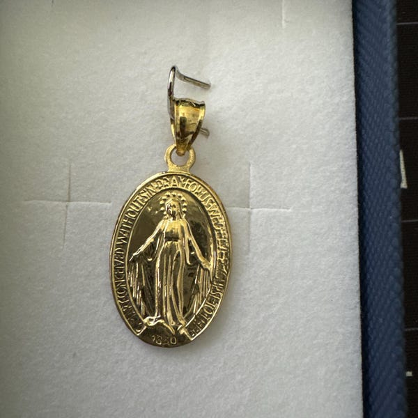 Solid Gold Miraculous Medal Necklace: 10k/14k Virgin Mary Pendant - Etsy