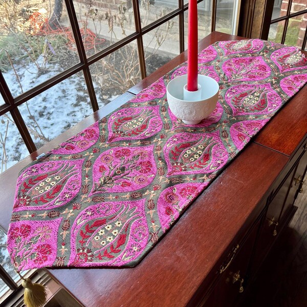 Table Runner, Mazenda Pink Morocco Pattern Tulip Fabric Table Linens ...